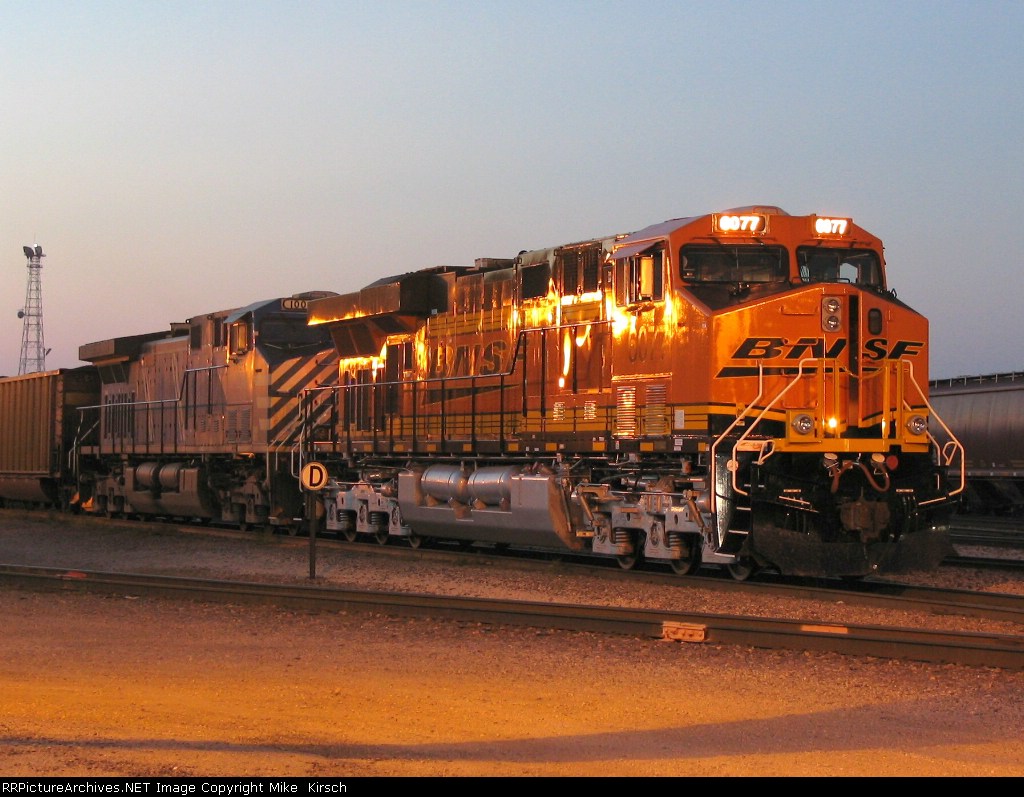BNSF 6077